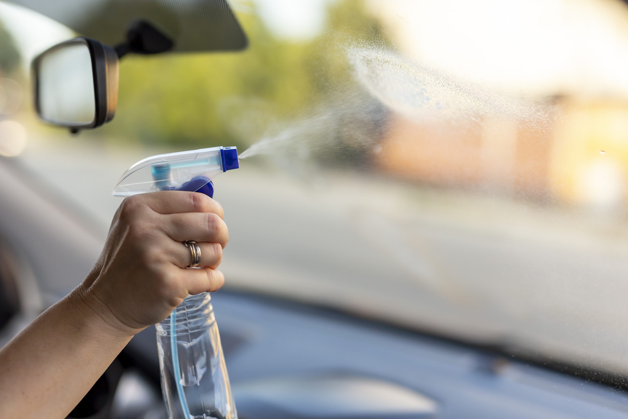 The Best (and Worst) Products to Use on Your Windshield - Alderfer Glass